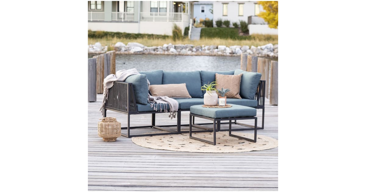 Delacora BDORTRI4PBU Fenwick Isle 4 Piece Outdoor Modular Sectional ...